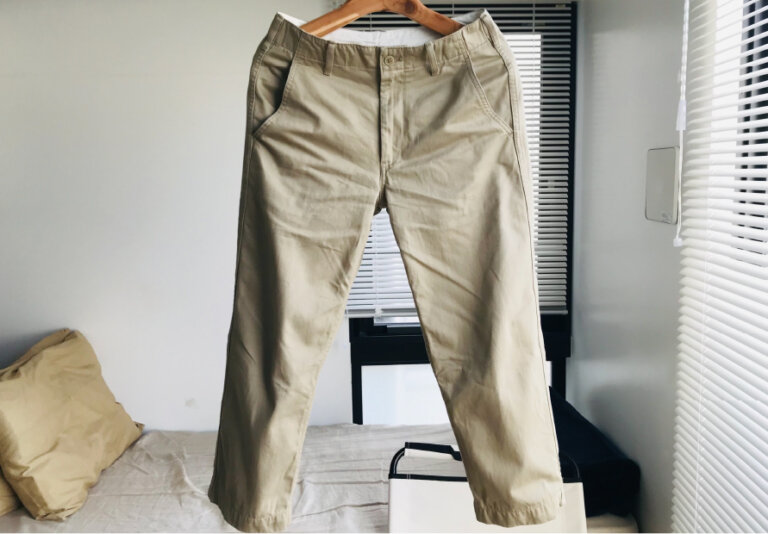 無印良品の本格派チノパンが渋い！「ムラ糸チノレギュラーパンツ」をレビュー | SIMPLE MANIA